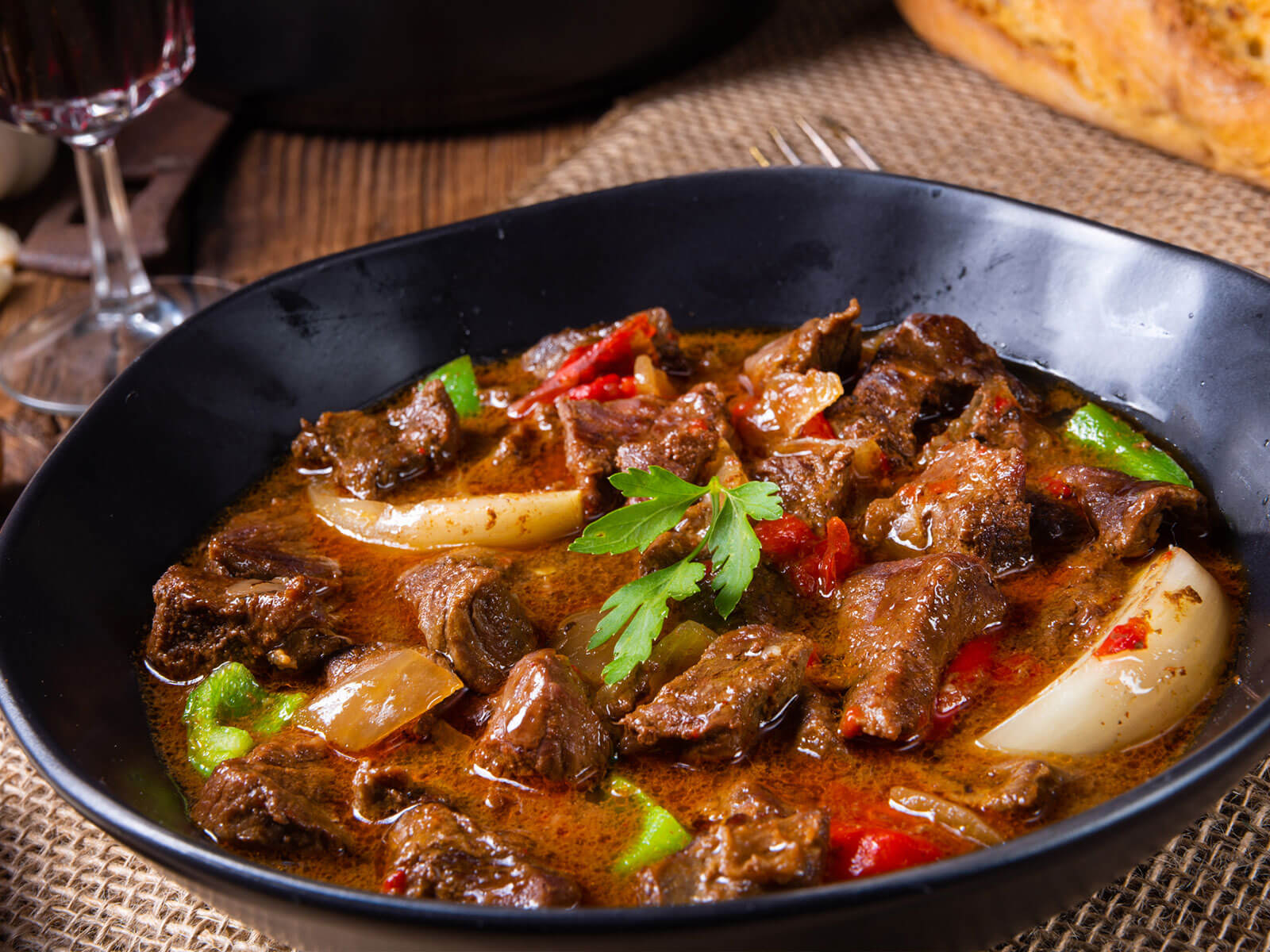 Carne de Vaca Guisada com Pimentos | Receitas | Continente